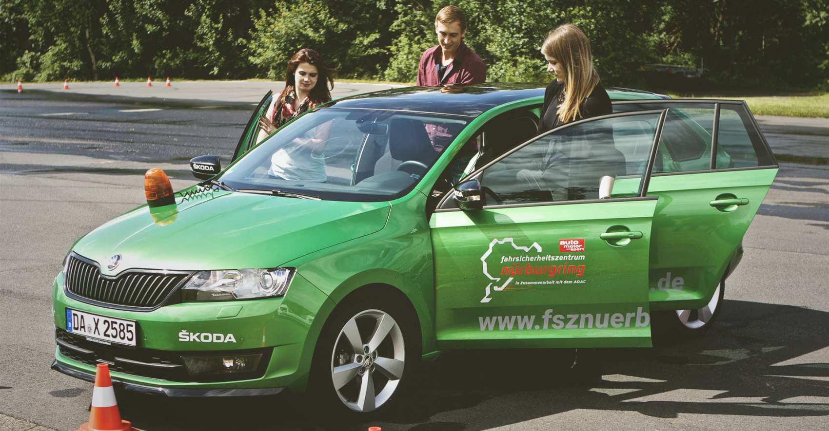 Besondere Fahrerlebnisse | Fahrsicherheitszentrum Nürburgring